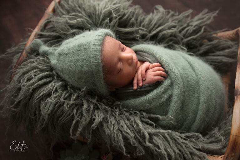 How to create inspiring photos for newborn boys | Edita Photography